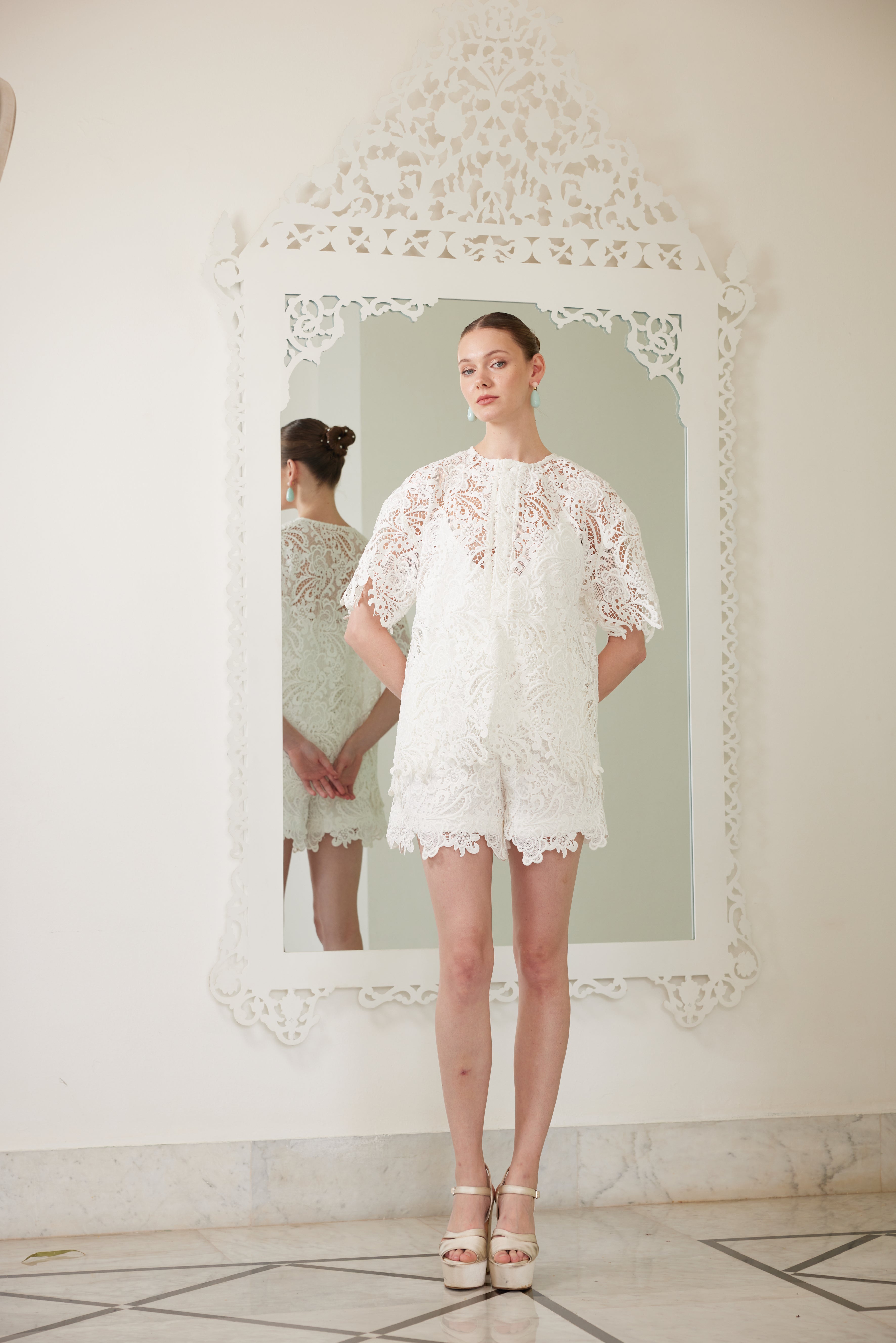 Agnes set – Thin Line World